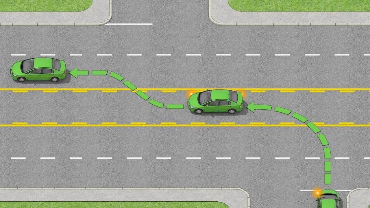 Center Turn Lane Rules Explained | Zutobi Drivers Ed