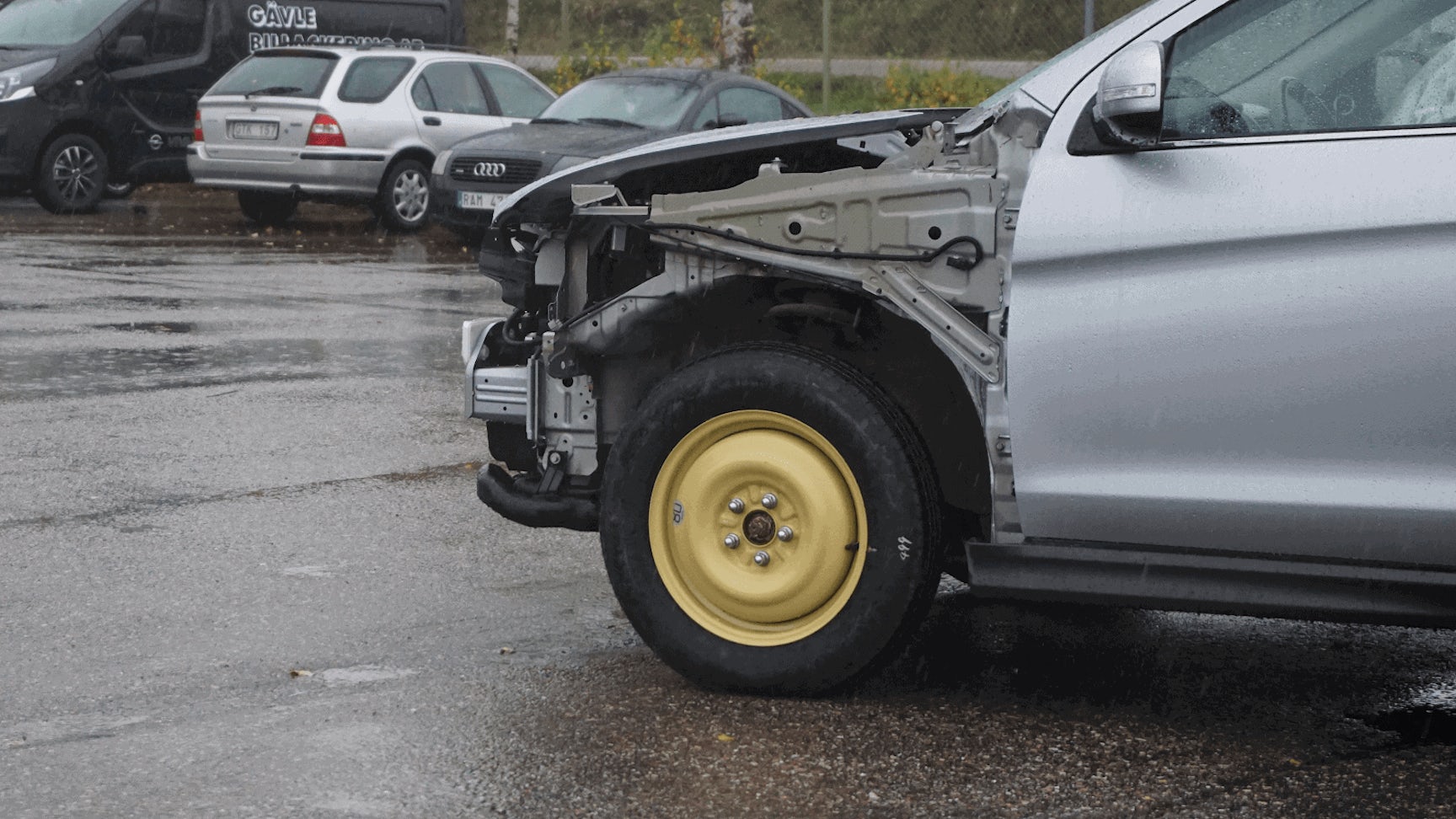 How to Handle a Tire Blowout in 6 Steps | Zutobi Drivers Ed