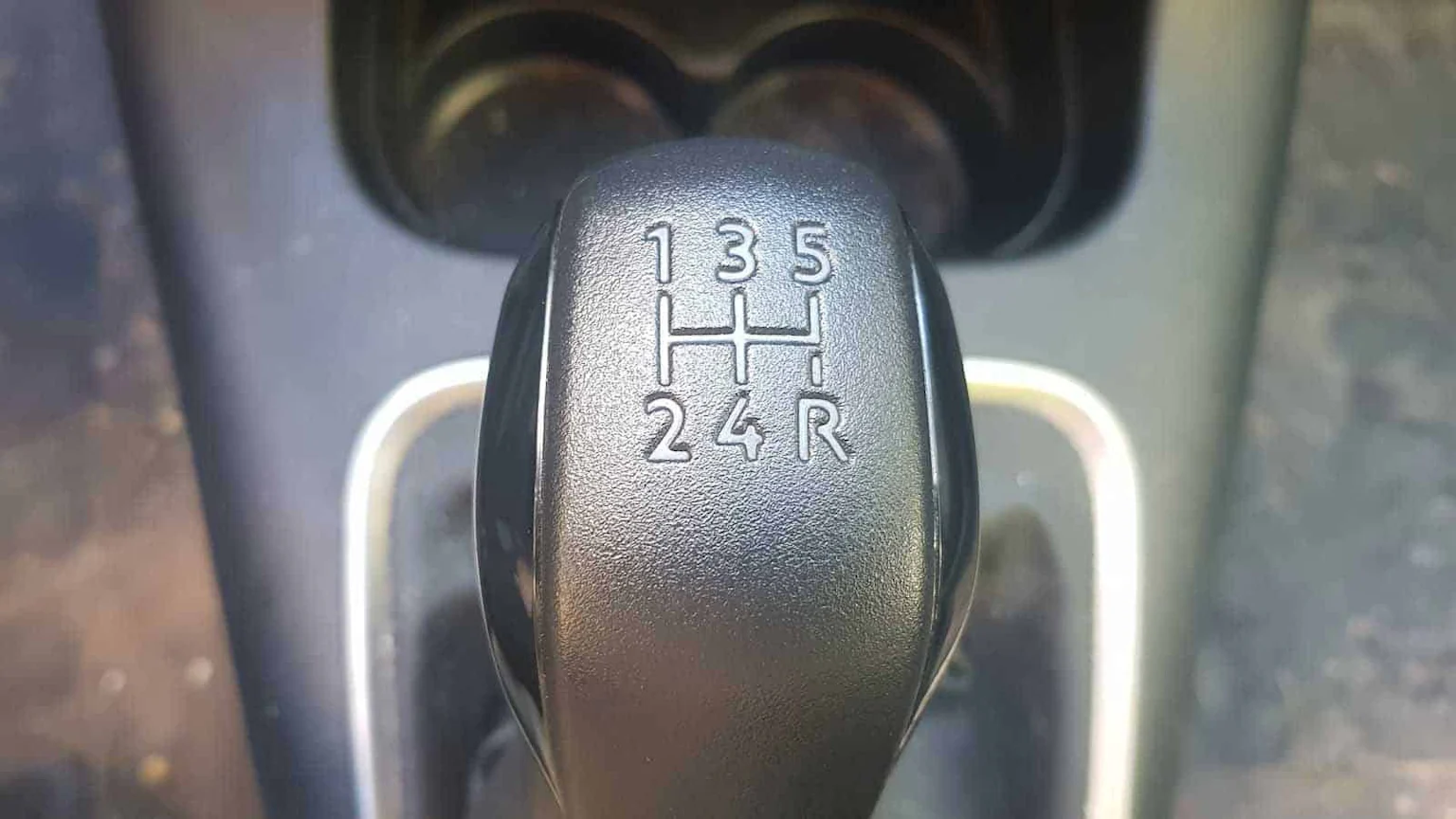 How to Drive a Manual Car in 8 Steps | Zutobi Driving Theory