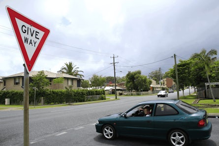 Rules When Facing a Give Way or Stop Sign: Who Goes First?