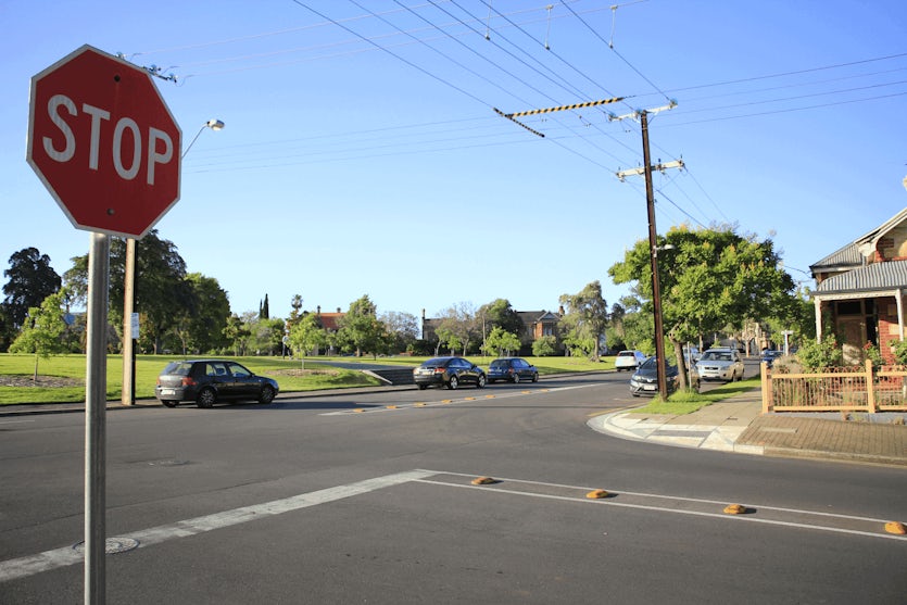 Rules When Facing a Give Way or Stop Sign: Who Goes First?